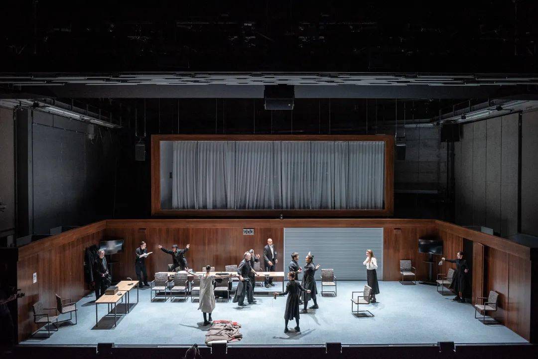 “格”出多重空间，Chloe Lamford的几何舞台-搜狐大视野-搜狐新闻