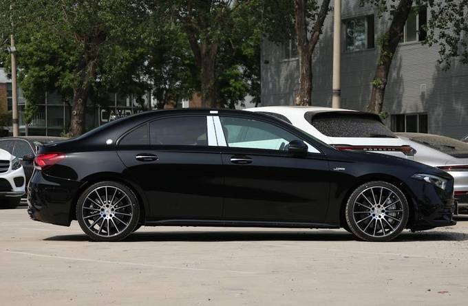 新款梅赛德斯-AMG A35L上市！售39.98万，配置升级，4.9秒破百_搜狐汽车_搜狐网