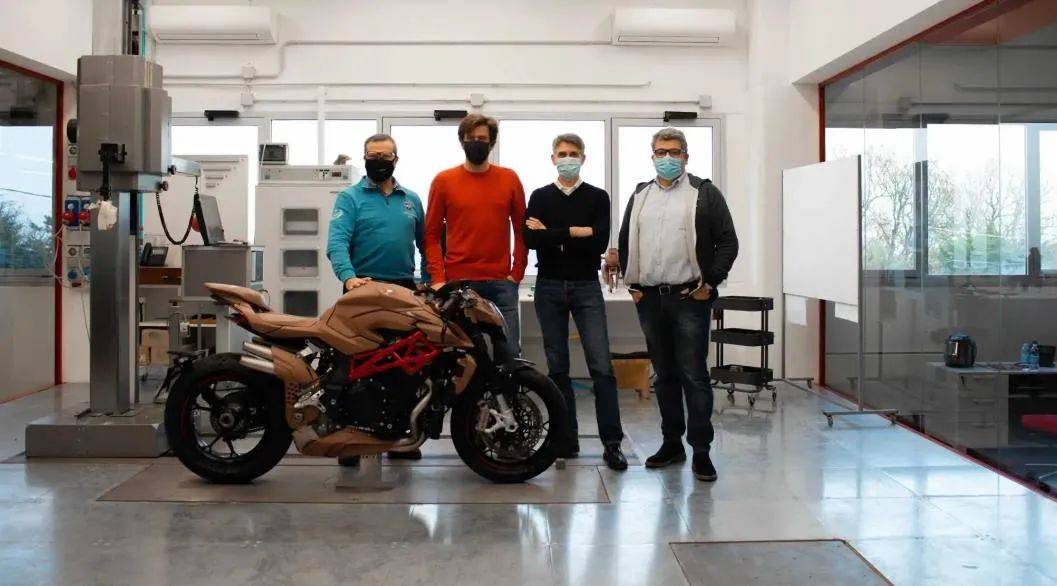 法国设计师斯蒂芬·扎奇（Stephane Zache）担任MV Agusta首席设计师_工作