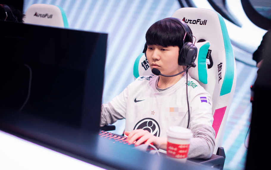 Rookie练习奇怪英雄，排位迎来7连胜！恐将用来对付OMG_比赛