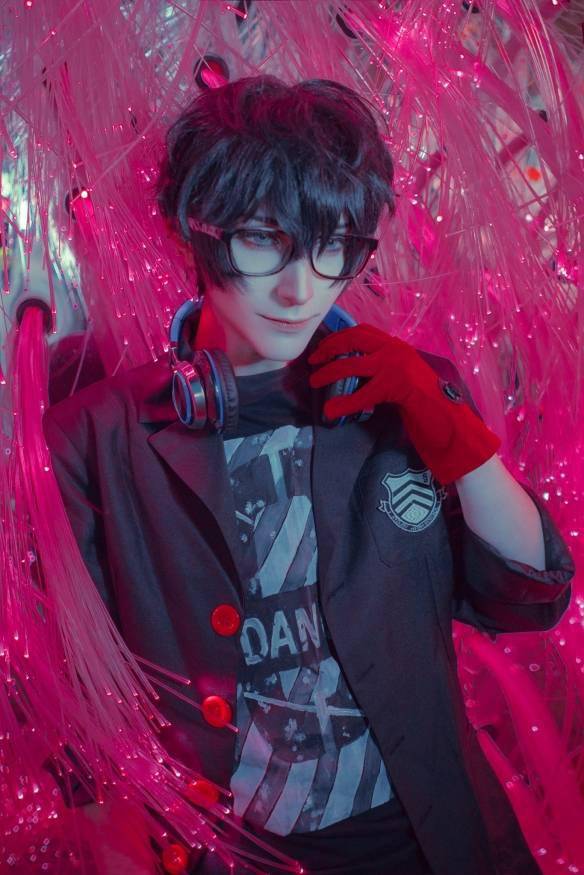 五官深邃仿佛艺术品！帅气的美女Coser KNITE美照赏_葛德