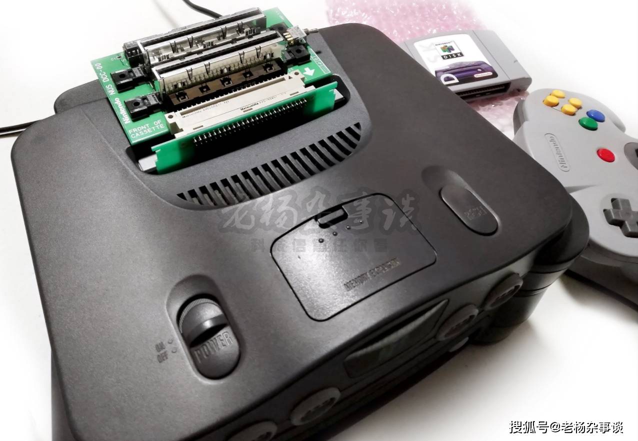 罕见！全新任天堂N64开发套件（64DD），瞬间有一种穿越回到1997年的感觉_老杨