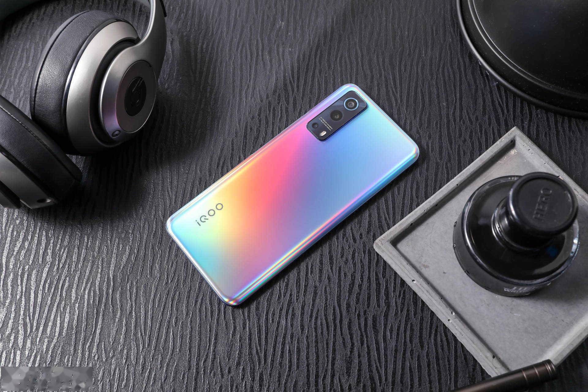 iQOO Z3搭载55W 闪充，千元机也有极速充电体验_手机