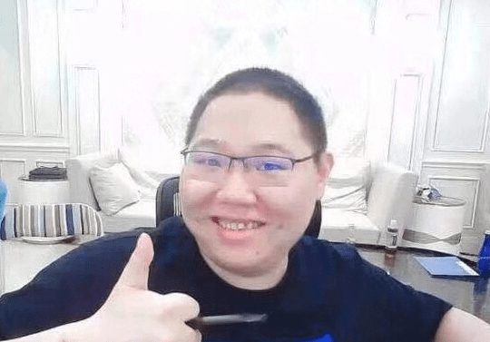 PDD为faker打抱不平，替补选手怎么敢嘲讽传奇？