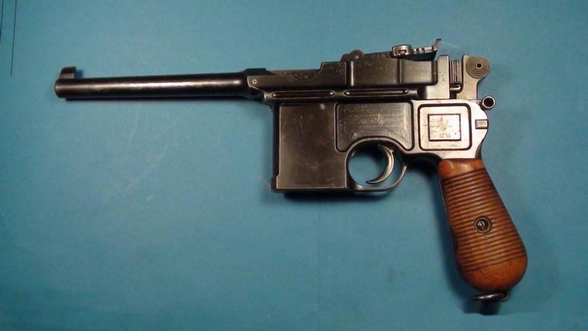 毛瑟C96首个官方版本，如今身价20万，枪身数字为何标有1314？_波斯