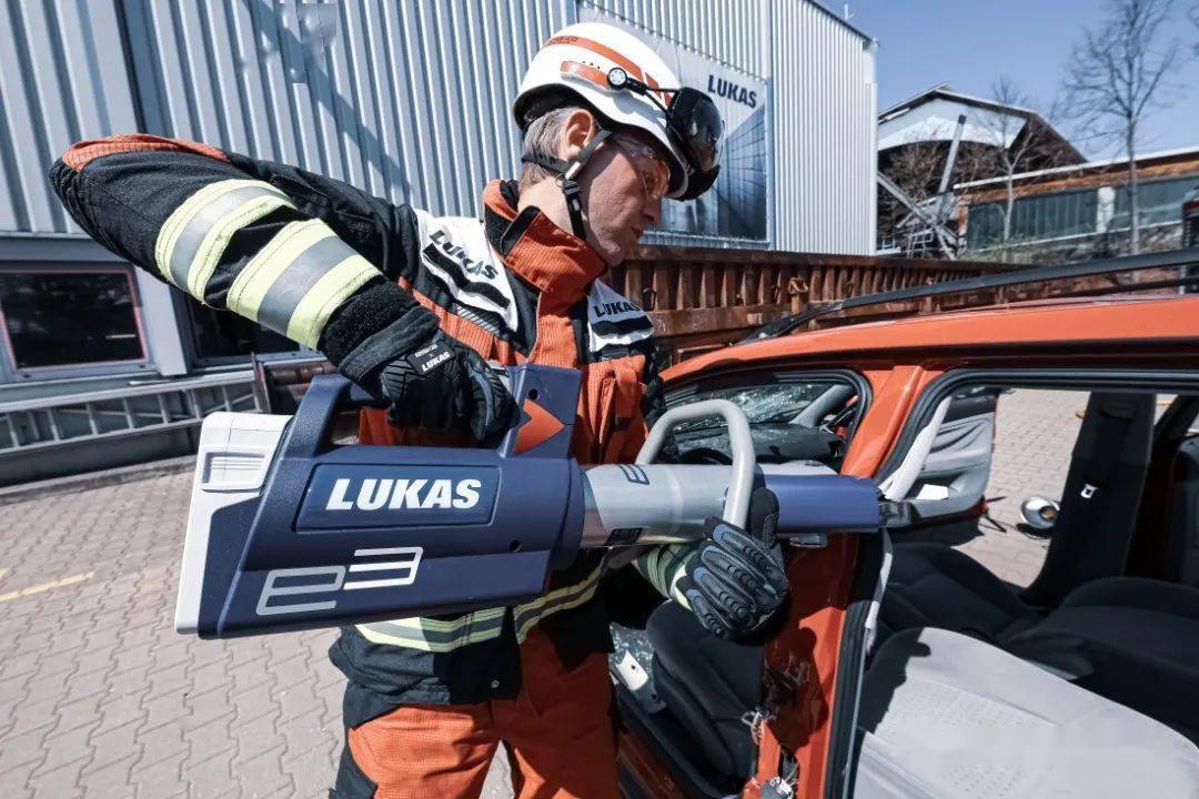 新品发布——LUKAS e3系列电动液压破拆工具_救援