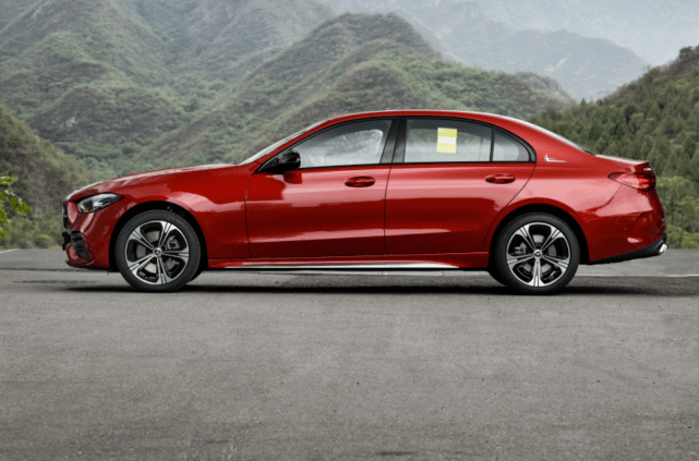 奔驰C级全系1.5T，30多万拿下，一看内饰，奥迪A4L自叹不如_搜狐汽车_搜狐网