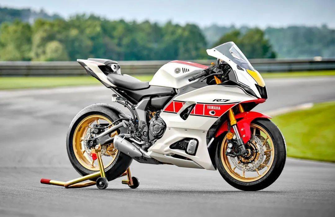 Yamaha WGP 参赛六十周年版 2022 YZF-R 跑车系列_搜狐汽车_搜狐网