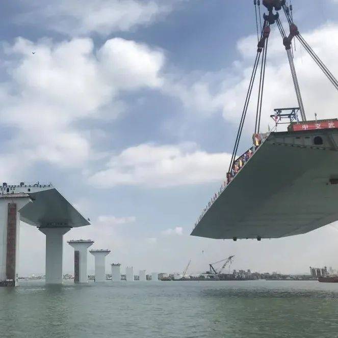 新进展！翔安大桥A5A标实施首片钢箱梁安装_起重船