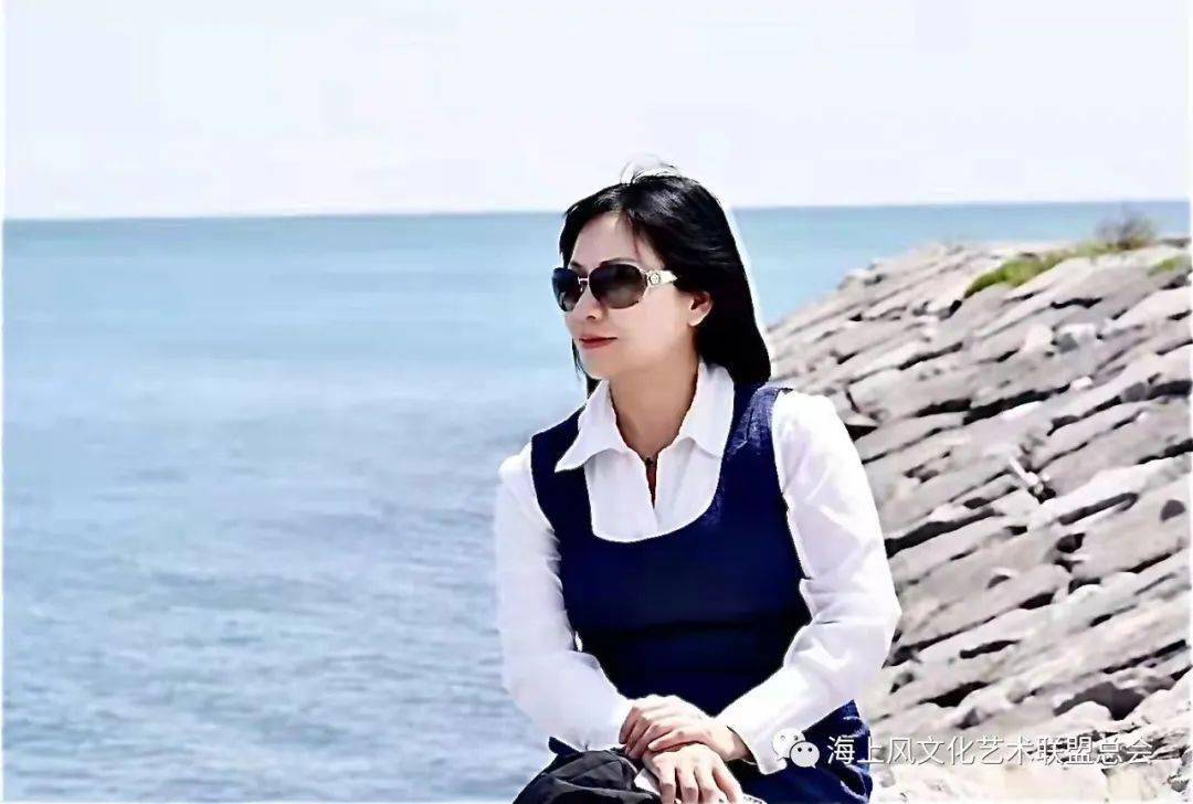 中英文栏目：《夢》作者：綠葉Lifen /翻譯： Jan Walls/中文朗读：曼迪/ 英文朗读：筱雁/ /栏目编辑：娟子_is