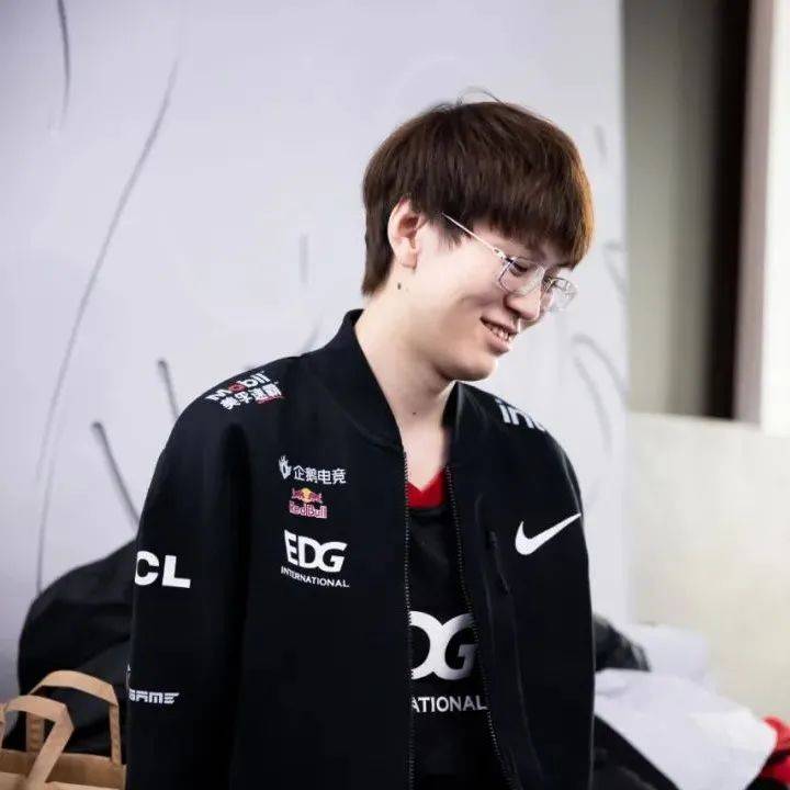 Meiko成为LPL历史上首位完成大满贯的选手_赛冠军