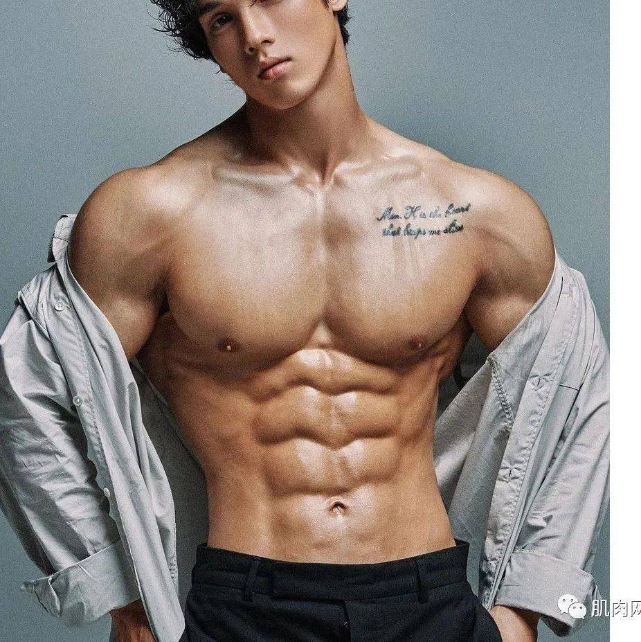 练出宽阔肩膀和结实后背的9个动作_Hollmer