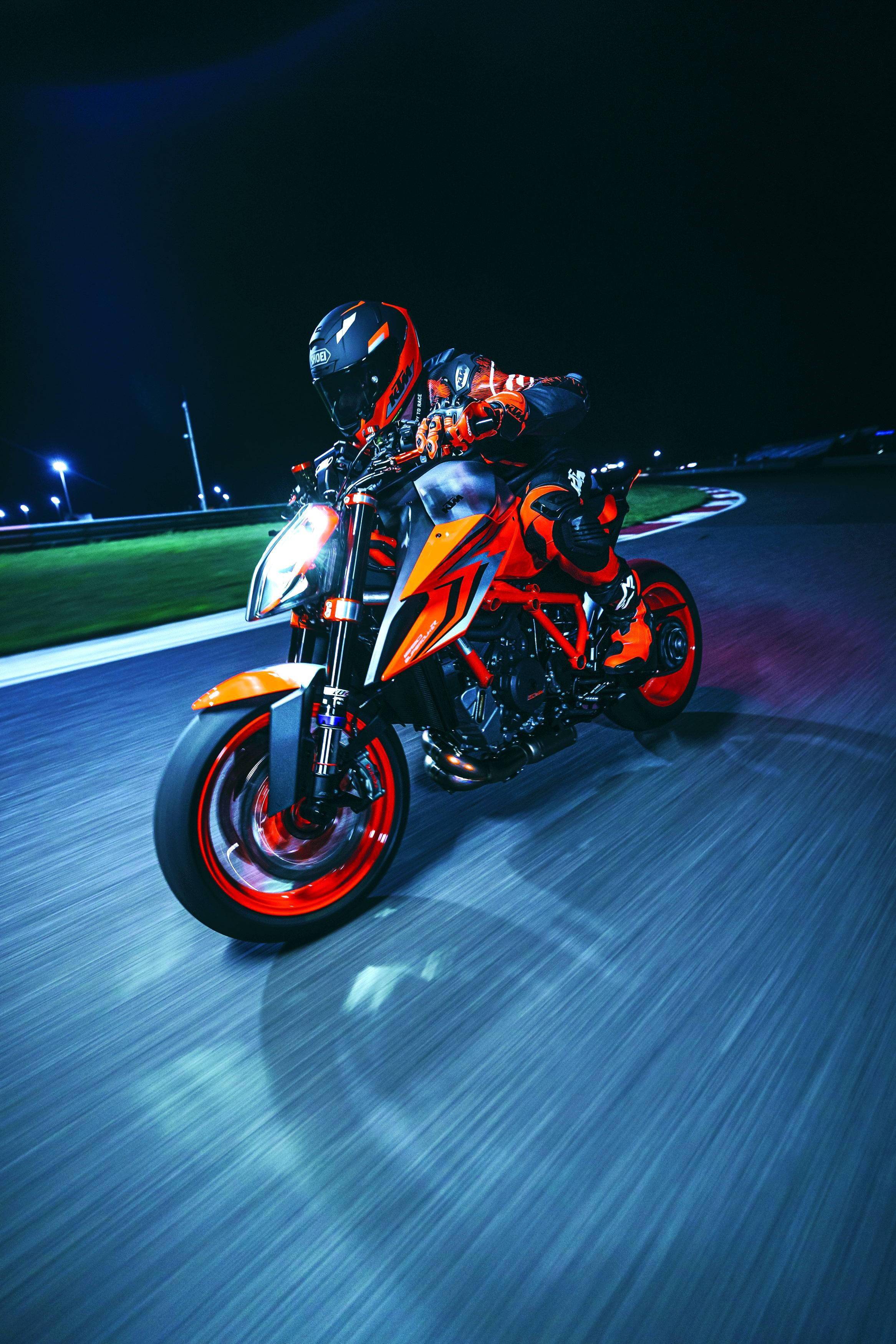 2022 KTM 1290 Supe Duke R、R Evo 户外特写（2）_搜狐汽车_搜狐网