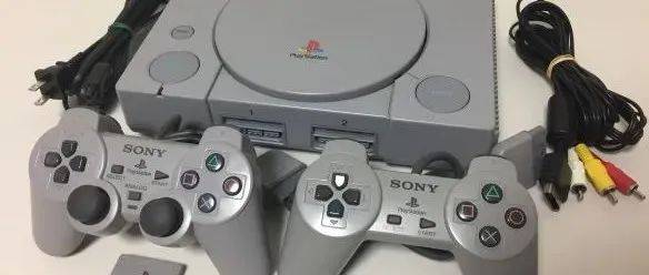 游戏史上的今天：PS1发布 革命性主机诞生｜索尼PS合作伙伴奖名单公布 SE成最大赢家_Awards_雪地_尼尔