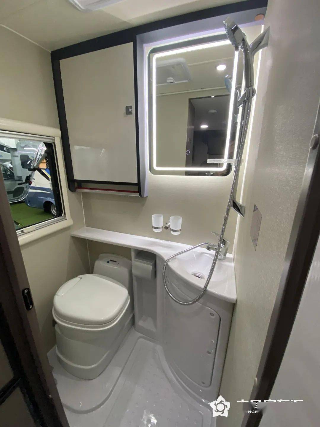 现车实拍丨C530依维柯 大顶无拓 咖白_搜狐汽车_搜狐网