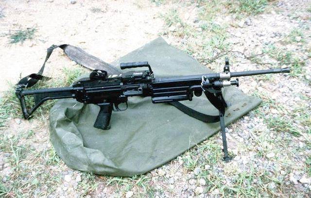 国产菜地机枪终揭面纱，弹匣弹链双供弹系统，外形帅气不输M249_玩家_装配_武器