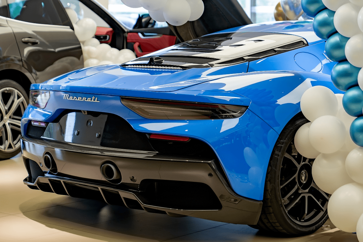 海沸波翻 探店玛莎拉蒂MC20_搜狐汽车_搜狐网