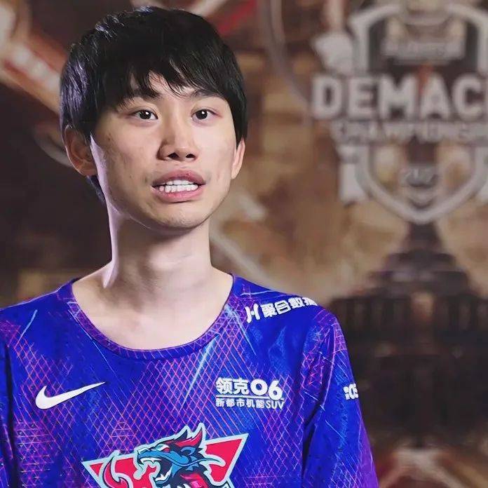 LNG爆冷不敌FPX，官博沦陷！Lwx手刃老队友doinb后，大秀泉水反向R_辅助_绿毛_比赛