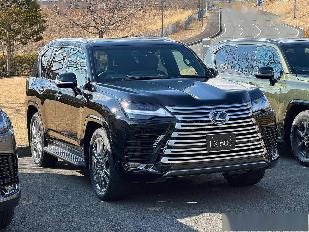 大批LX600亮相！柴油版更炫酷！顶配落地170万，还看啥路虎揽胜_搜狐汽车_搜狐网
