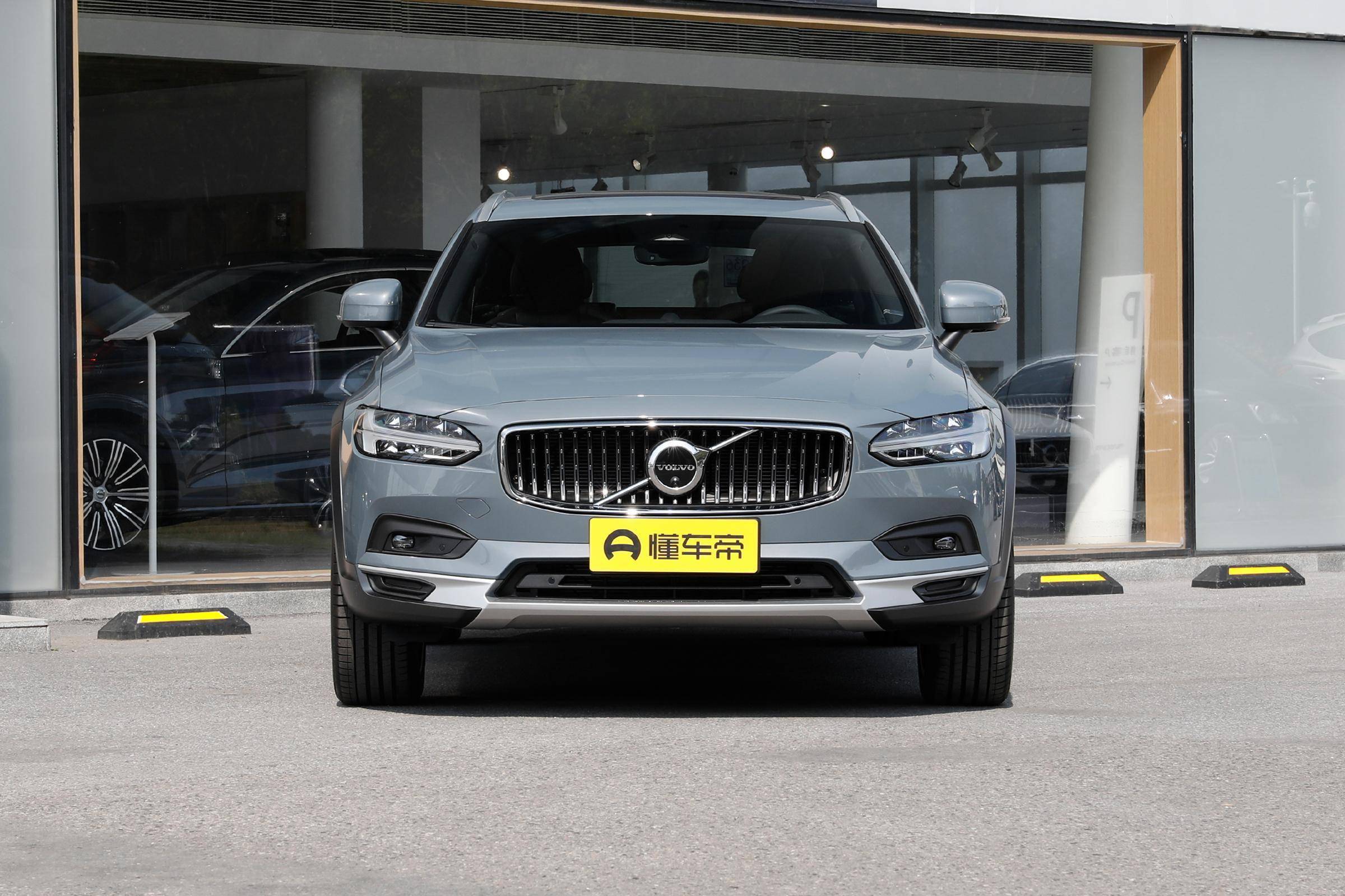 解读沃尔沃V90：售44.79万起，油耗7.9L，原装进口四驱旅行车_搜狐汽车_搜狐网