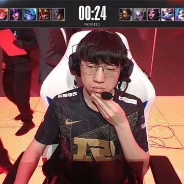 Bin杰斯“一炮三响”融化后排，RNG 2-0击败iG豪取四连胜_赵信_盲僧_下路