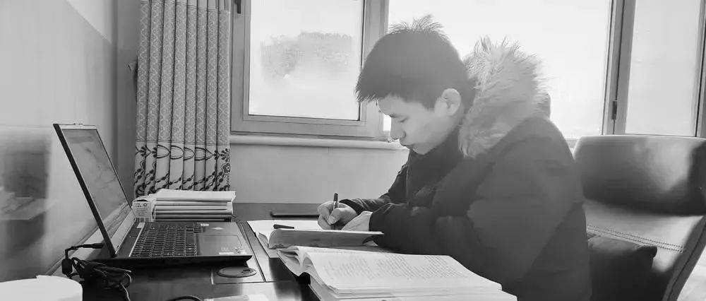 淬火成钢!河北传媒学院学生未浩楠的励志故事登上《燕赵晚报》整版浩楠燕赵