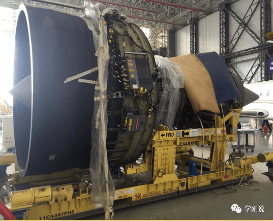 【震撼大片】B787飞机--Genx-1B发动机拆卸！_Engine_lb_吊车