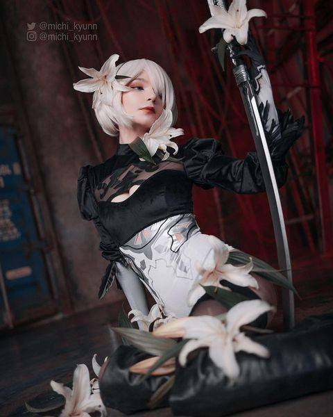 让我康康2B小姐姐！俄妹COS秀出绝对领域_Kyunn_Michi_作品