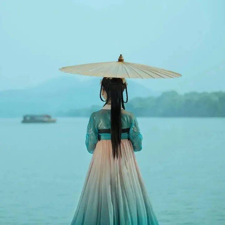 余生很贵,静而不争才有缘分生活