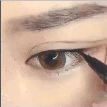 画不画眼线差别有多大？看周冬雨、范冰冰就知道了_眼睛_时候_丹凤