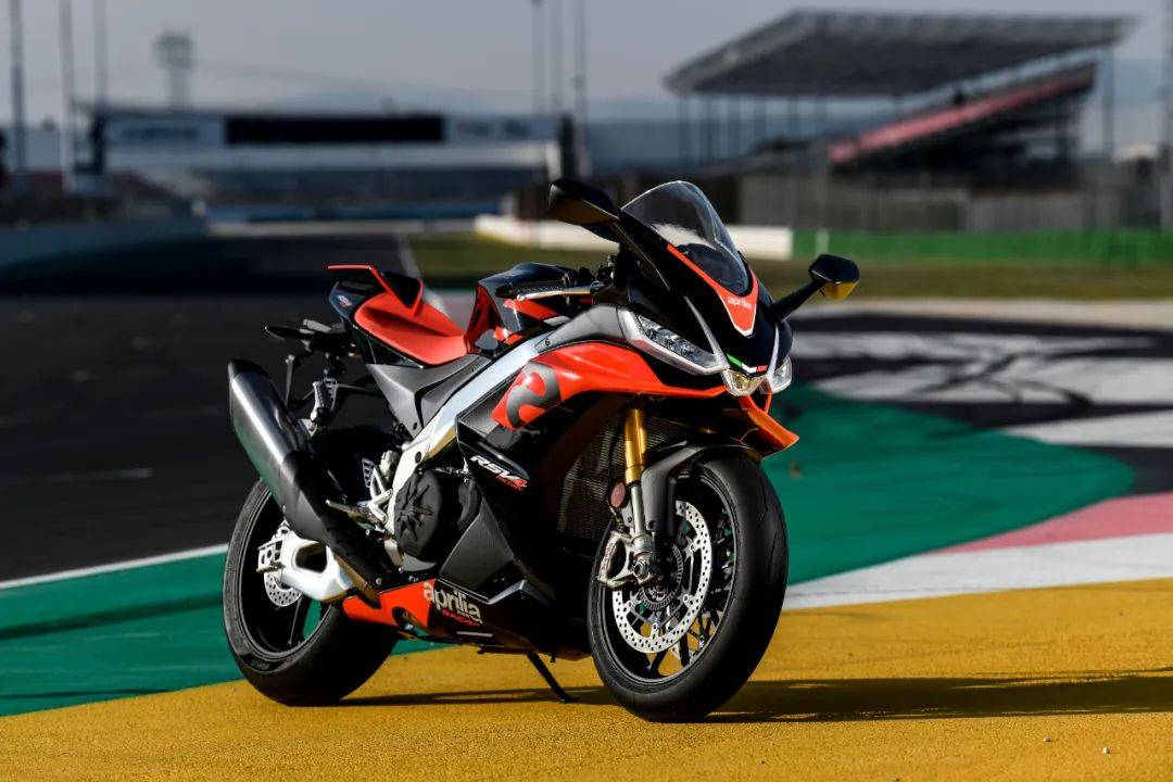 惊喜不止售价！全新RSV4 Factory/ TUONO V4 发布，点燃驾驭激情_搜狐汽车_搜狐网