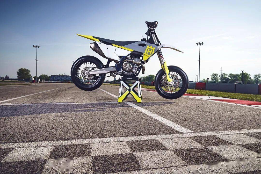 Husqvarna 胡斯瓦那新一代公路越野赛车 2023 FS450_搜狐汽车_搜狐网