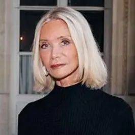 时隔近六十年，她再次回归秀场！_Slavik_巴黎世家_Crist