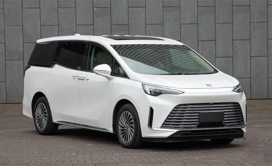 别克GL8世纪实车曝光，全新LOGO+两种前脸，搭载2.0T+48V轻混_搜狐汽车_搜狐网