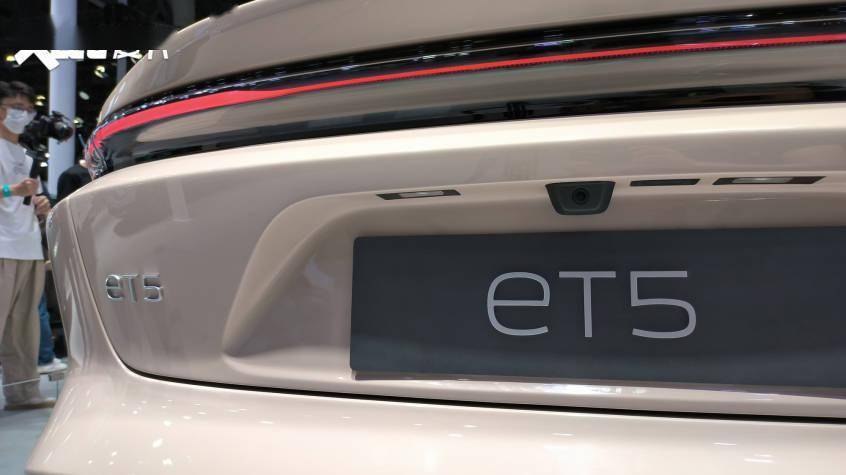 2022成都车展：蔚来ET5镜空粉正式发布 9月正式交付_搜狐汽车_搜狐网