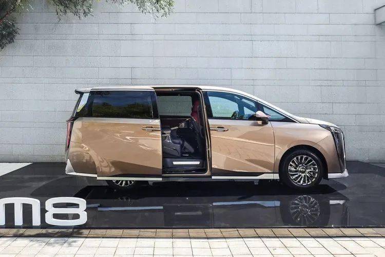 新一代M8真香！和腾势D9比谁好？_搜狐汽车_搜狐网