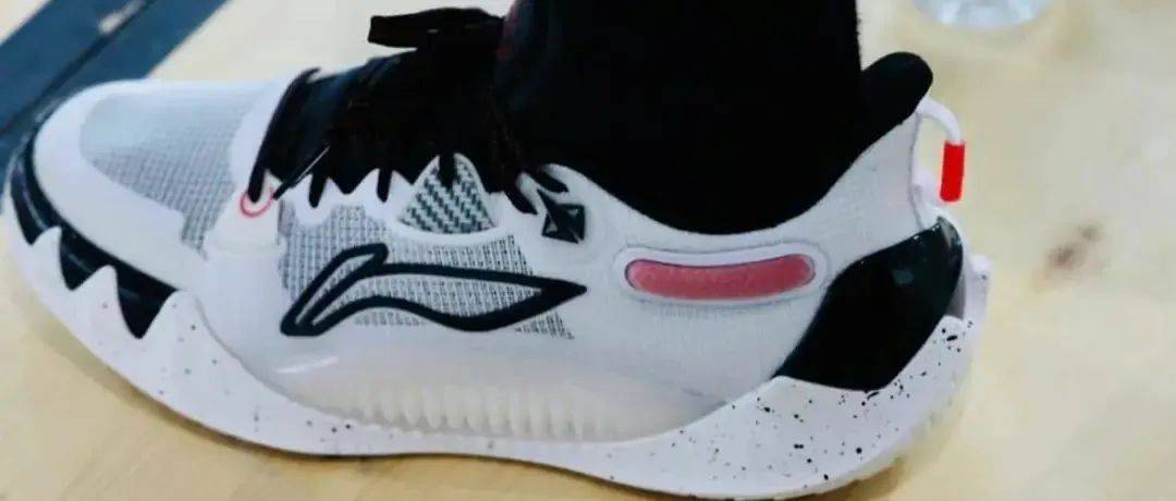 发售在即，代言人终于上脚曝光——李宁JB1代_吉米·巴特勒_球员_视频