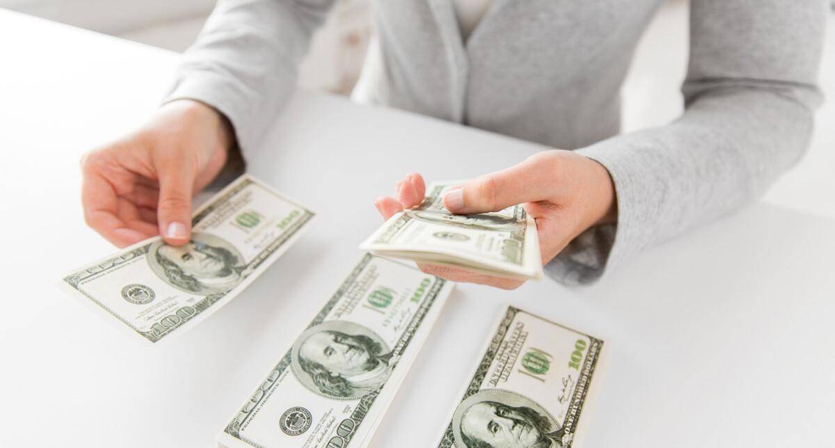 金钱至上”动摇了国人的价值观，是谁在偷偷改变我们的信仰？堂妹医生明星