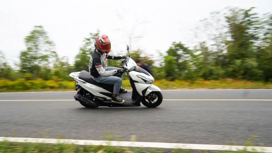 125踏板新玩法—大阳VRS125摩智测评_搜狐汽车_搜狐网