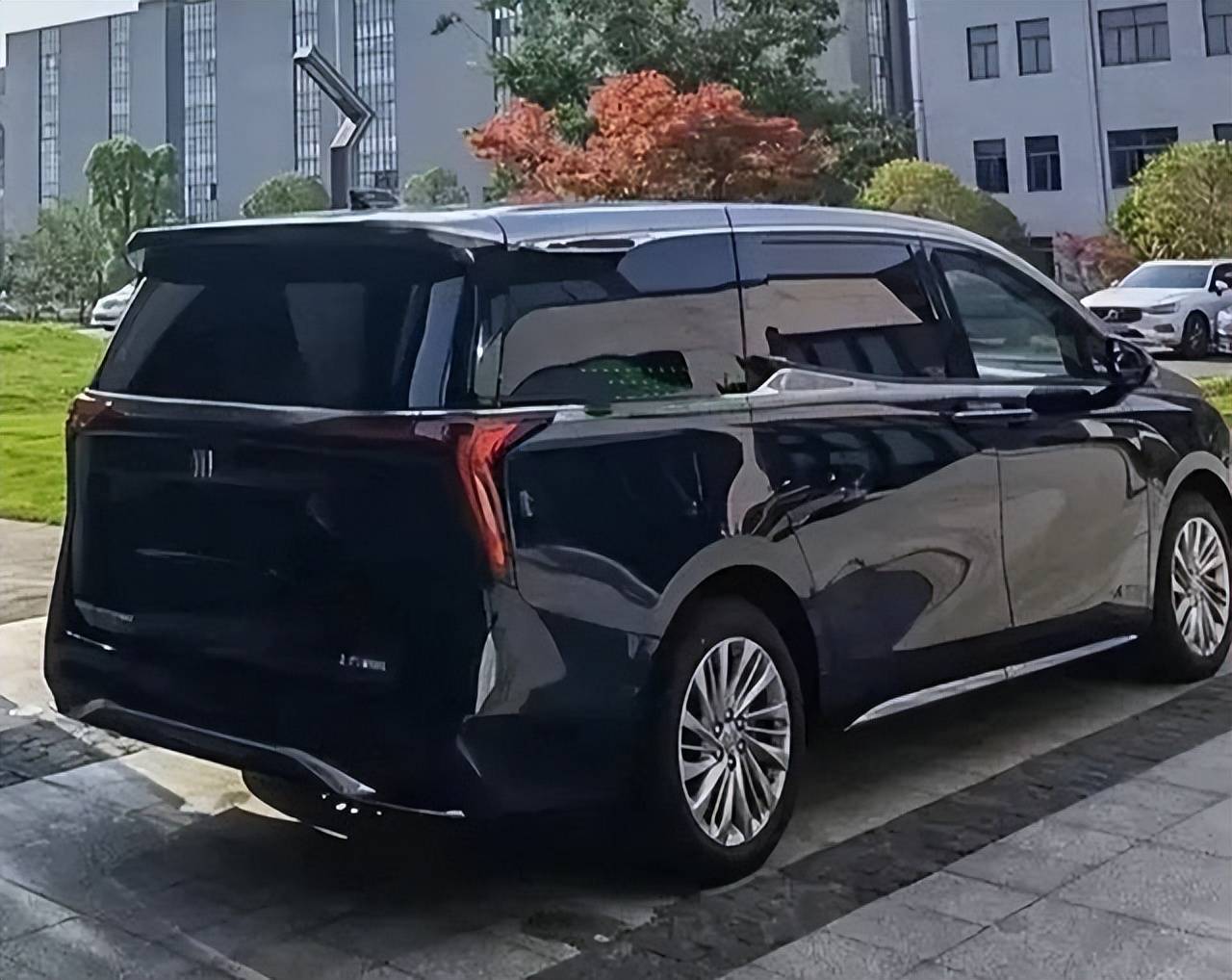 别克“世纪”实车下线，电动滑轨+车载冰箱，标配9AT，或售40万起_搜狐汽车_搜狐网