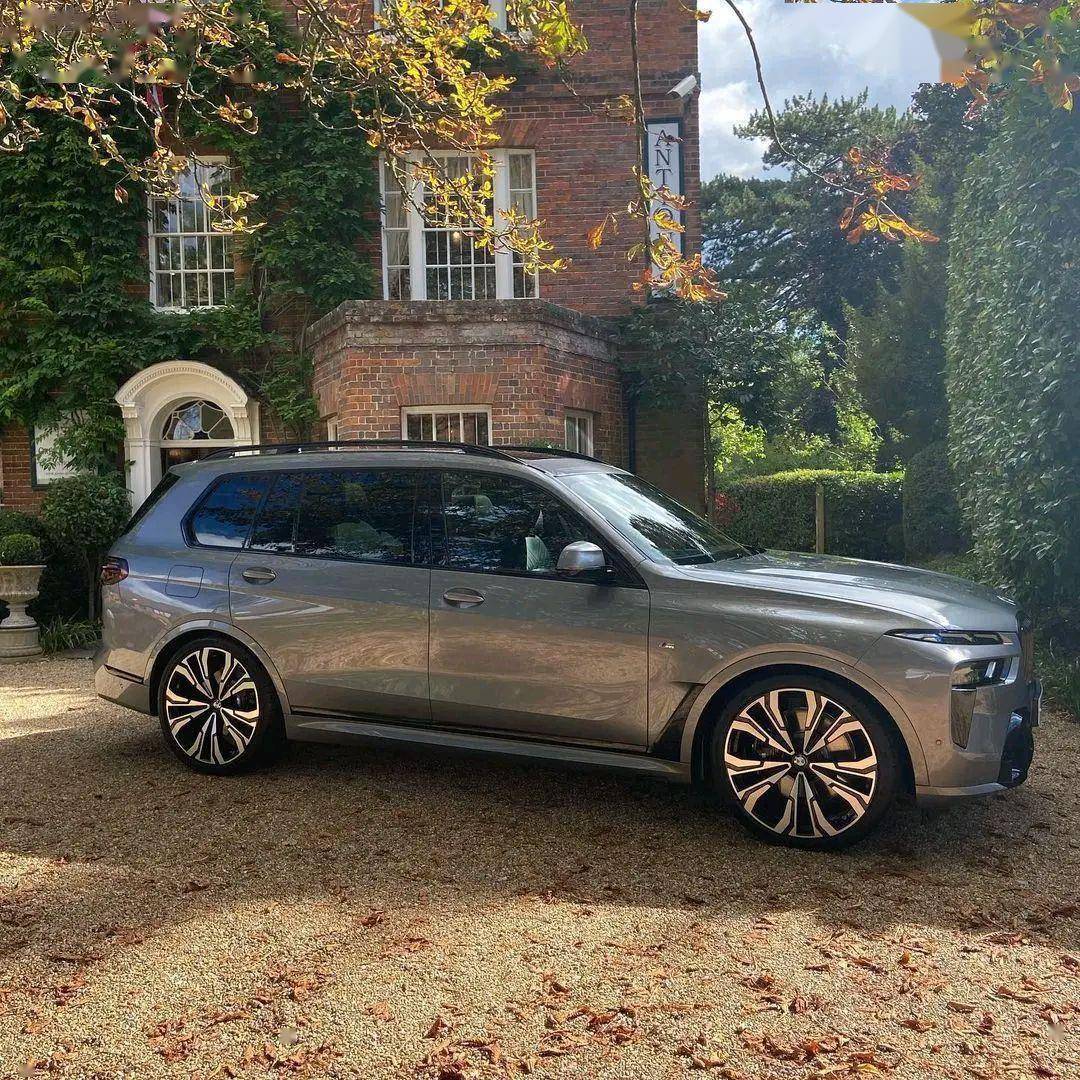 宝马X7“强势归来”，黑武士造型+电磁悬挂+4.4T+8AT，炫酷_搜狐汽车_搜狐网