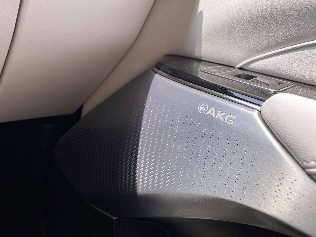 “卷上天了”19个AKG扬声器，凯迪拉克LYRIQ锐歌音响品鉴_搜狐汽车_搜狐网