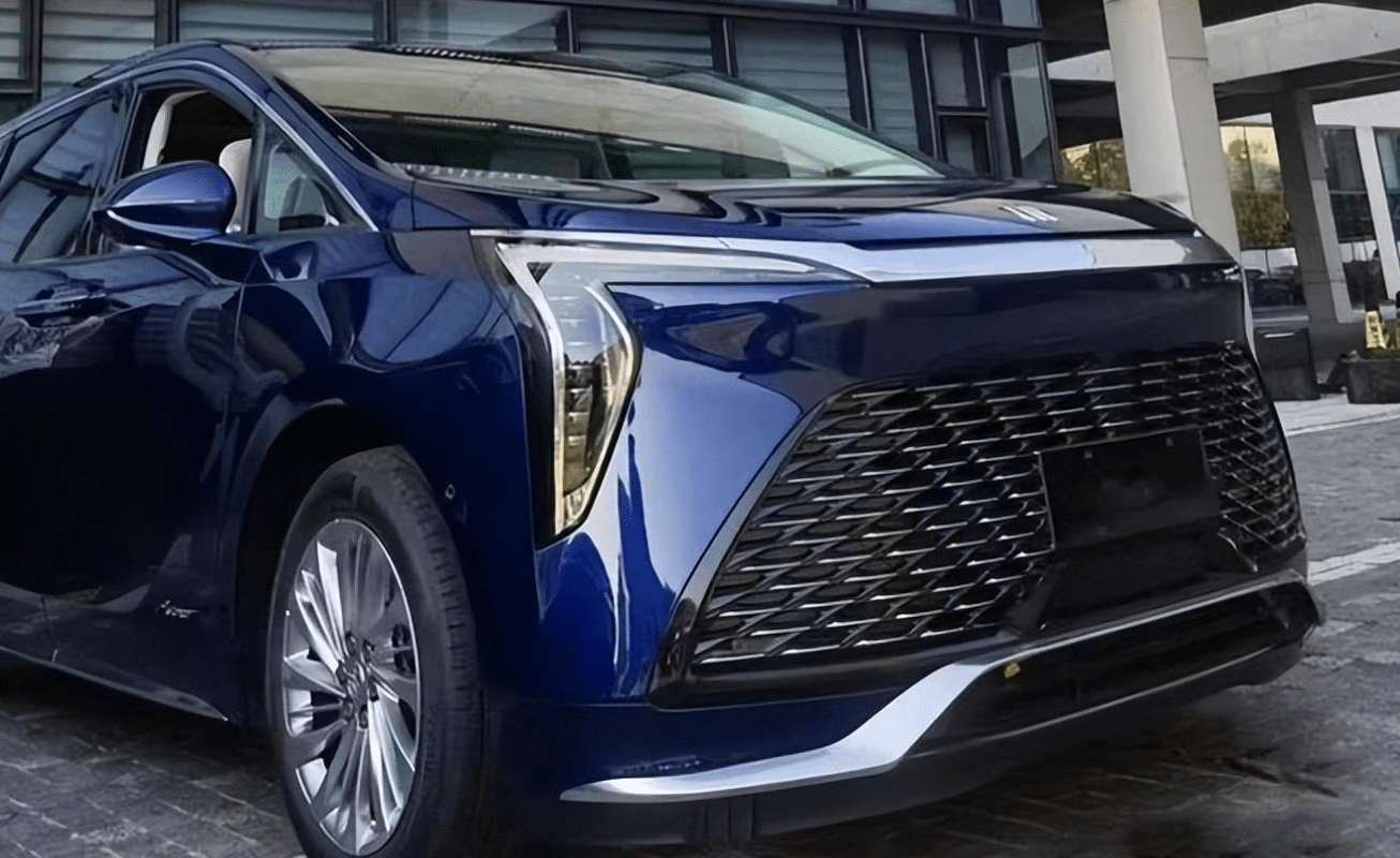 别克全新GL8下线！双色车漆，豪华感远超埃尔法，老板座驾首选_搜狐汽车_搜狐网