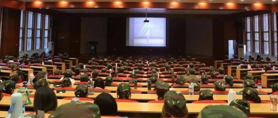我校组织学生观看“大学生生涯教育第一课” 职业 规划 就业观