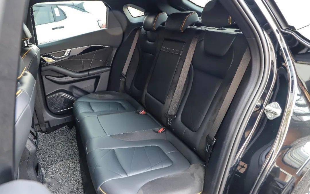 2.0T 224马力，遮住车标，你说卖100万我都信！_搜狐汽车_搜狐网