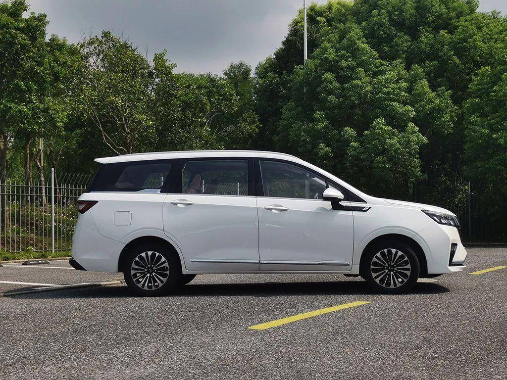 试驾丨顶配不到10万，五菱佳辰能成为人民的家用MPV吗？_搜狐汽车_搜狐网