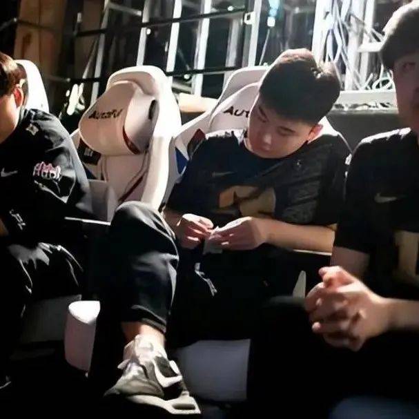 RNG入围赛首战不敌DRX，你对得起我们吗？RNM，退钱_状态_比赛日_选手