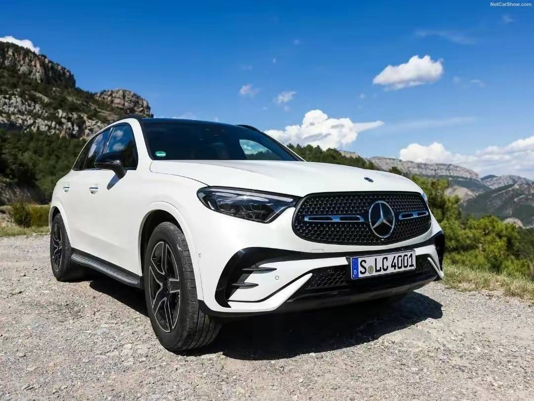 新一代奔驰GLC“亮相街头”，尺寸大增，质感超越奥迪Q5，2.0T+9AT_搜狐汽车_搜狐网