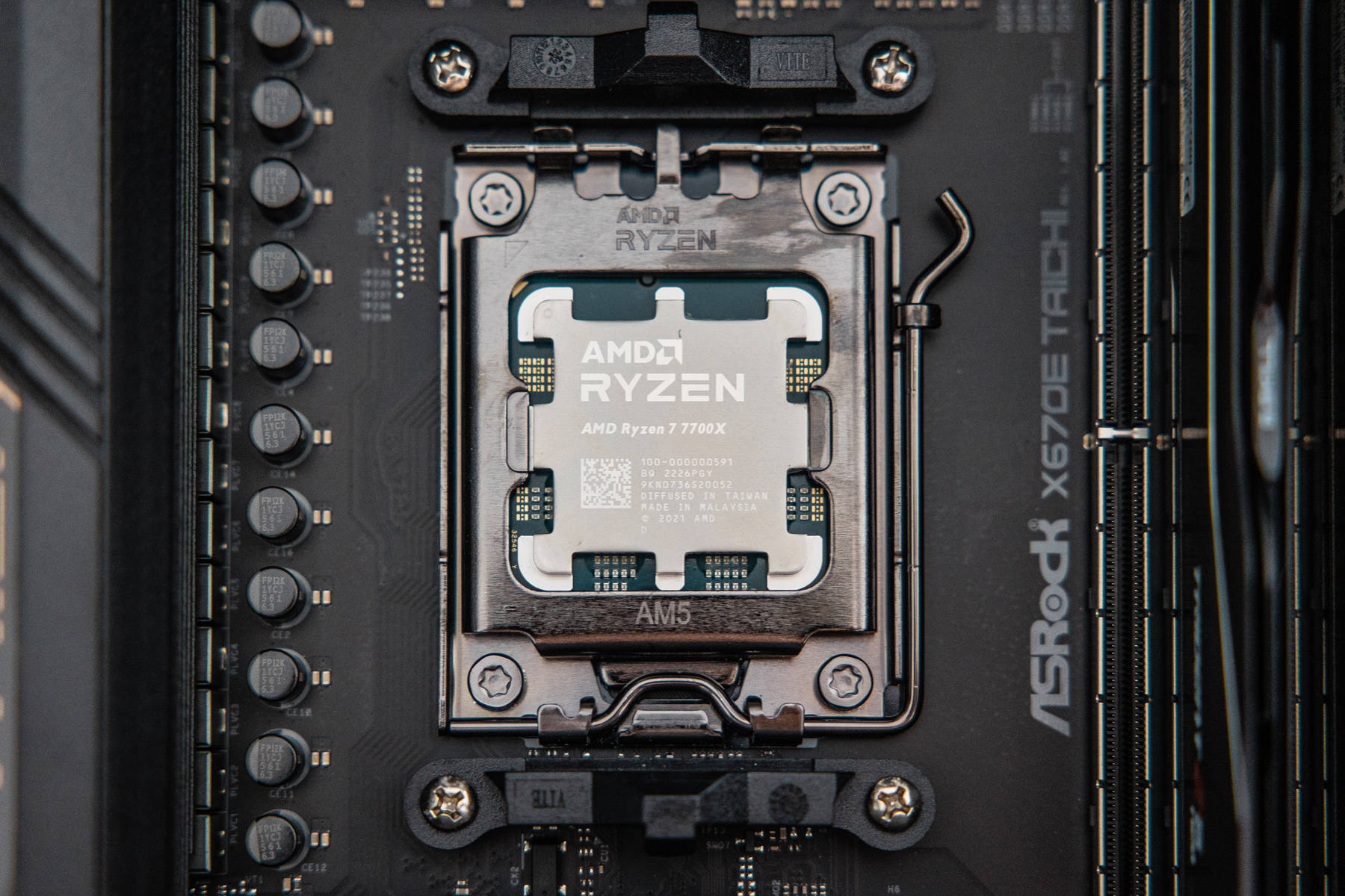 全新架构，性能大幅度超越上一代，AMD锐龙7950X/7700X处理器首测_支持_Ghz_内存