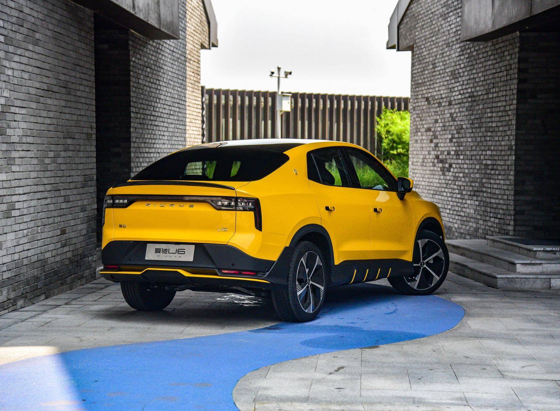 中型纯电动轿跑SUV 爱驰U6将于10月13日上市 续航最高650km_搜狐汽车_搜狐网